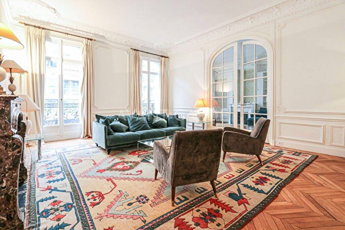 Appartement 6 pièces à louer à Porte Dauphine, Paris 16ème arrondissement