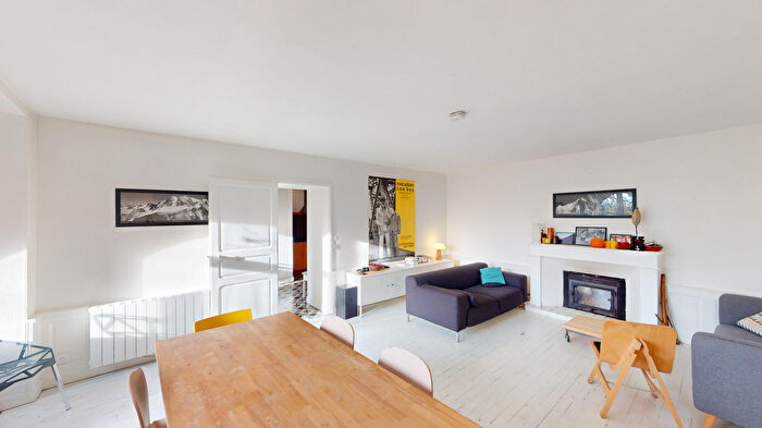 Maison à vendre - Mortagne-sur-Sèvre - 7 pièces - 4 chambres