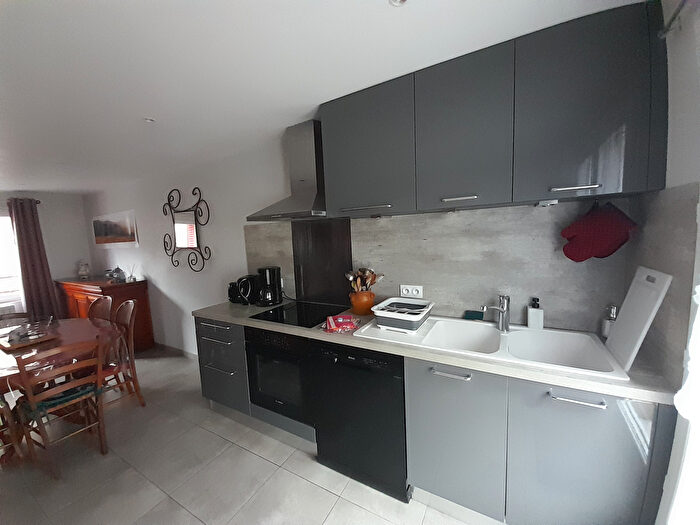 Maison à louer - Mandailles-Saint-Julien - 4 pièces - 3 chambres