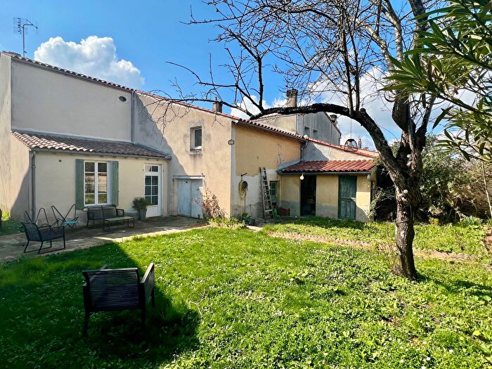 Maison à vendre - Saint-Jean-dAngély - 5 pièces - 3 chambres