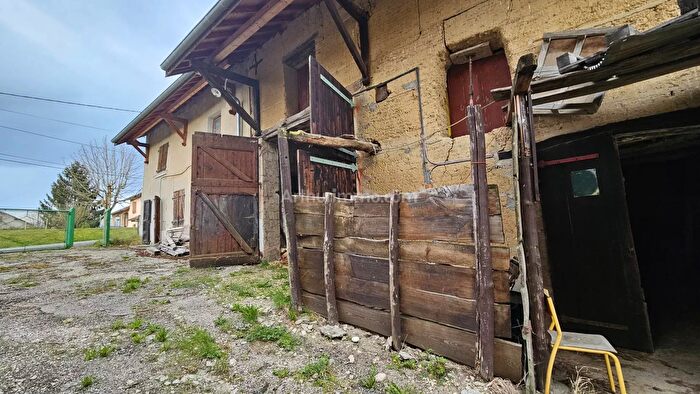 Maison à vendre - La Bâtie-Divisin - 1 pièce