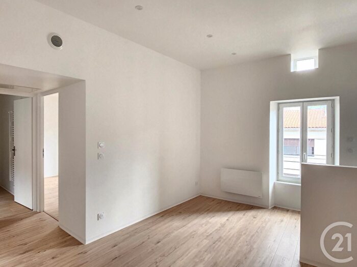 Appartement à louer - Saint-Affrique - 2 pièces - 1 chambre