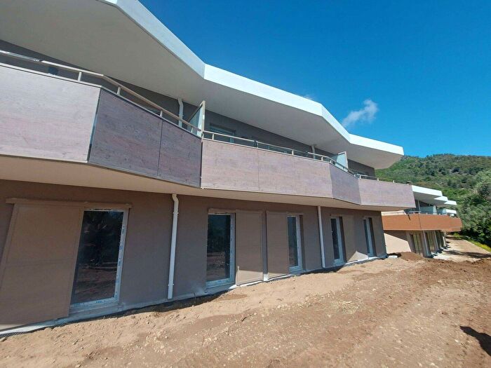 Maison à louer - Chateauneuf Villevieille - 4 pièces - 3 chambres