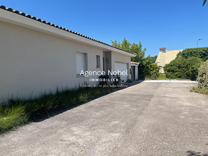 Maison 5 pièces à Saint-Estève, à vendre