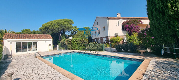 Maison 10 pièces à Roquebrune-sur-Argens, à vendre