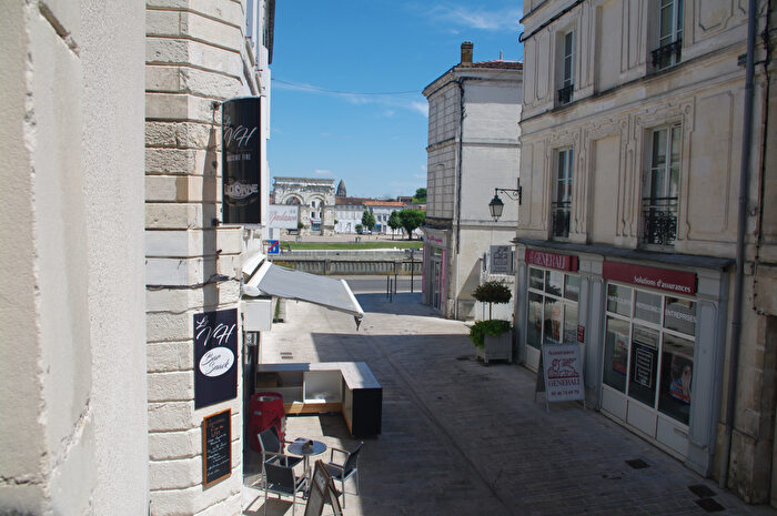 Saintes, Centre-ville : Appartement 2 pièces à louer