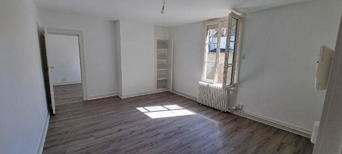 Appartement à louer - Villeneuve-sur-Yonne - 3 pièces - 2 chambres