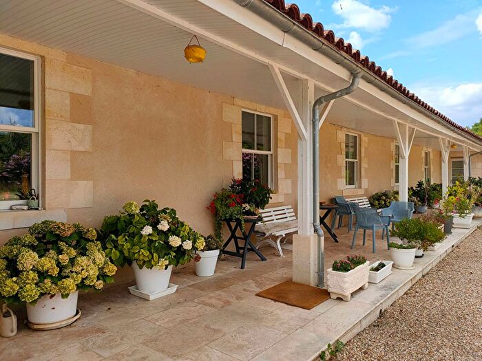 Maison à vendre - Saint-Seurin-de-Prats - 10 pièces - 5 chambres