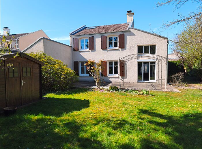 Maison à vendre - Voisins-le-Bretonneux - 7 pièces - 4 chambres