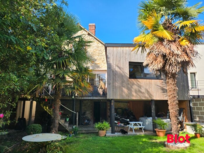 Maison à vendre - Quartiers Ouest, Bourg lEvesque - 8 pièces - 7 chambres