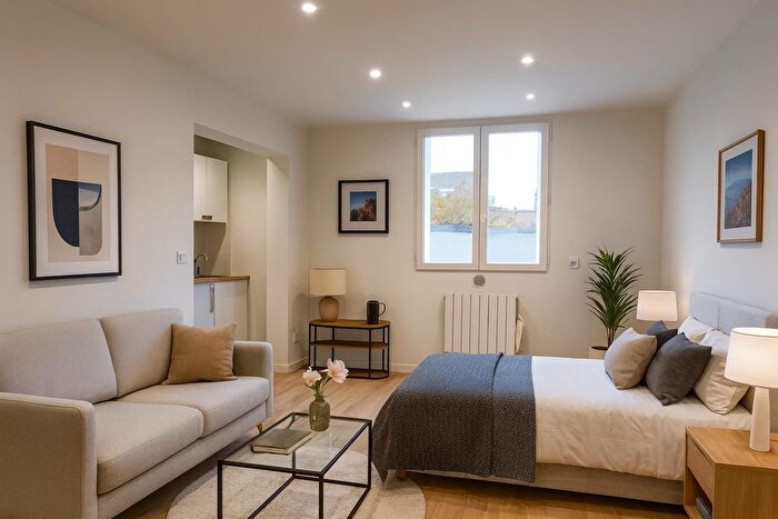 Appartement à vendre - Gagny, Plateau, Franceville - 1 pièce