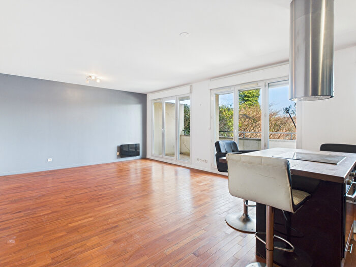 Appartement à vendre - Corbeil-Essonnes - 4 pièces - 2 chambres