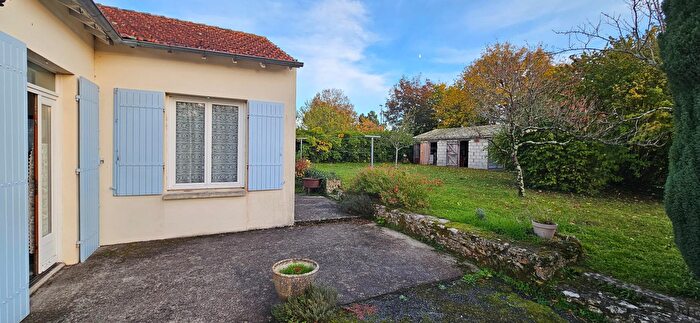 Maison à vendre - Saint-Savinien - 5 pièces - 3 chambres