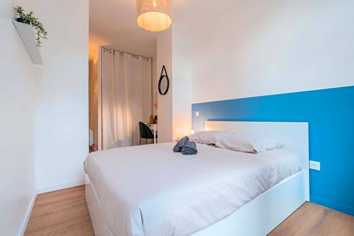 Appartement à louer - Centre-Neuf Bourg-Quesnoy-Delsaux-Musée-Cannoniers-Gare, Valenciennes - 1 pièce