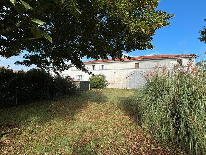 Maison 6 pièces à Clam, à vendre