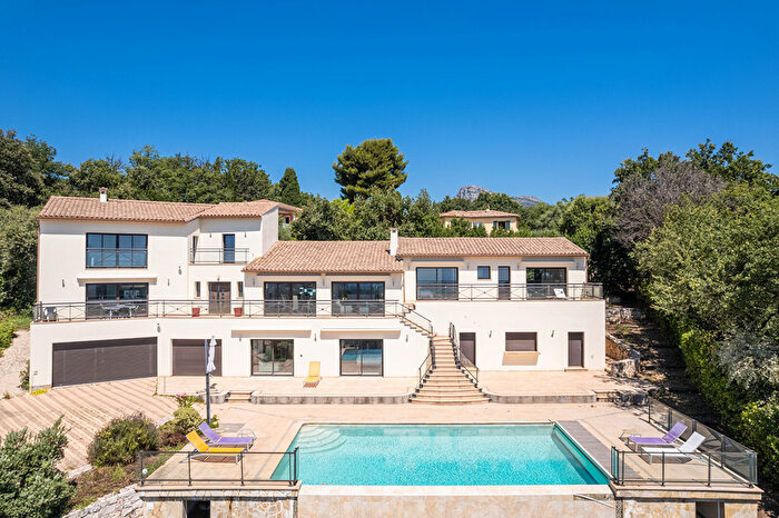 Maison à vendre - La Gaude - 10 pièces - 4 chambres