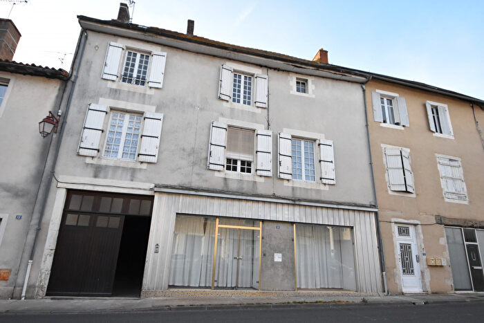 Maison 9 pièces à vendre à Charroux