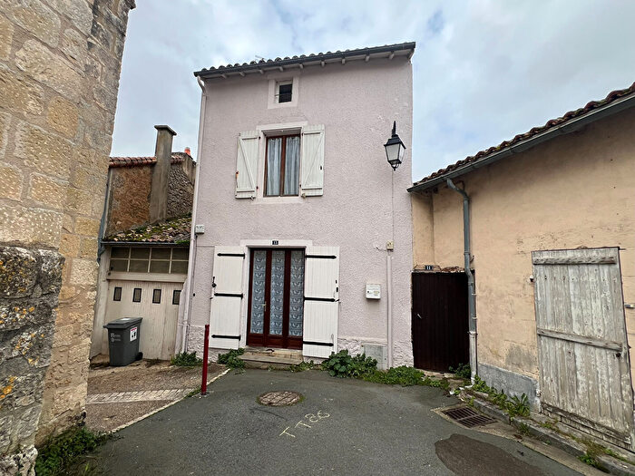 Maison à vendre - Gençay - 3 pièces - 2 chambres