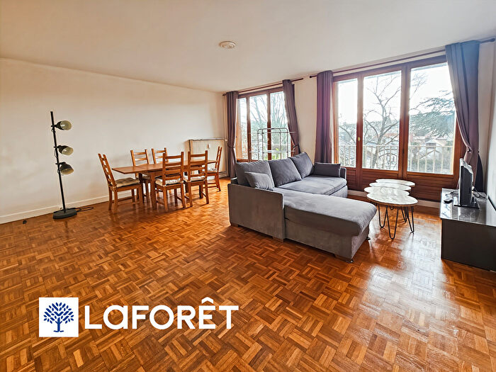 Appartement à louer - Évry, Village - 2 pièces - 1 chambre