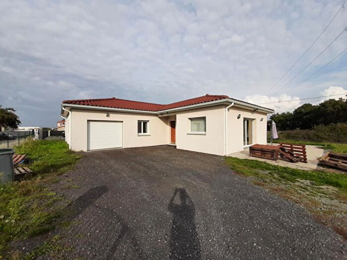 Maison 4 pièces à louer à Poncins