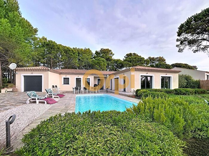 Maison à vendre - Bagnols-en-Forêt - 4 pièces - 3 chambres