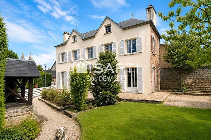 Saint-Hilaire-du-Harcouët : Maison 5 pièces à vendre