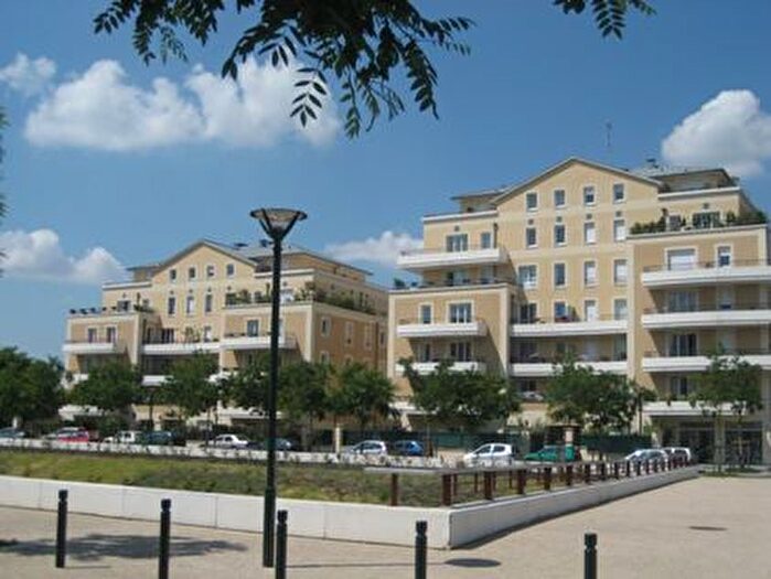 Appartement à louer - Chelles, Centre-ville, Gare, Abbesses - 1 pièce