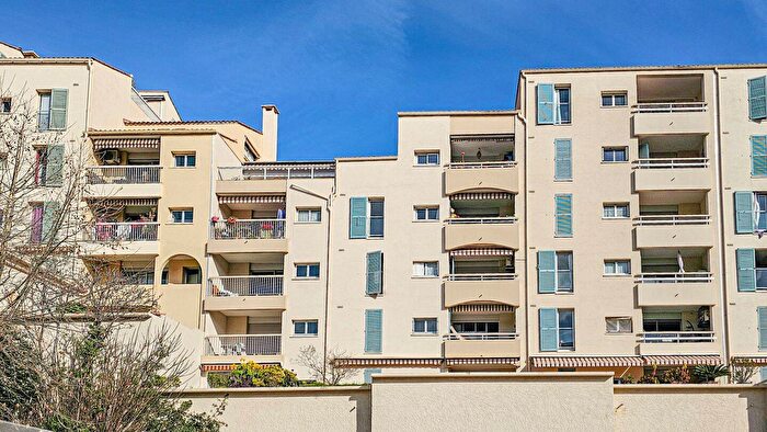 Appartement à louer - Godillot, Hyères - 1 pièce - 1 chambre