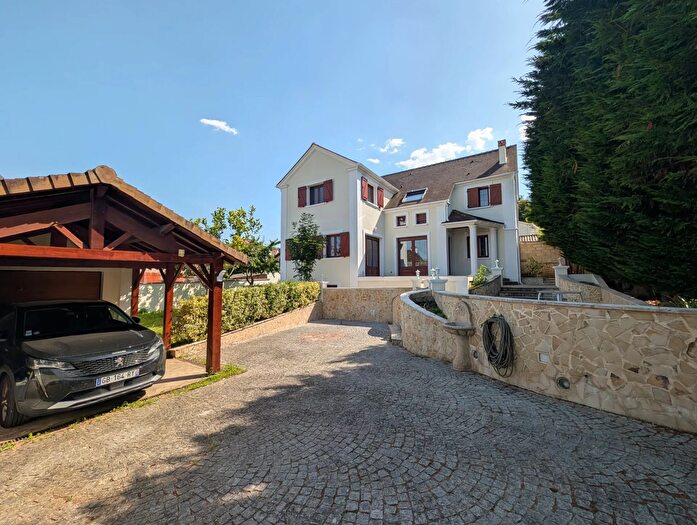 Maison 8 pièces à Les Clayes-sous-Bois, à louer