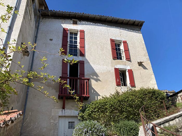 Maison à vendre - Aubeterre-sur-Dronne - 2 pièces - 1 chambre