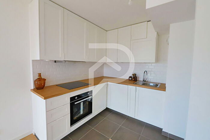 Appartement à louer - Rueil-Malmaison, Mont Valerien - 4 pièces - 3 chambres