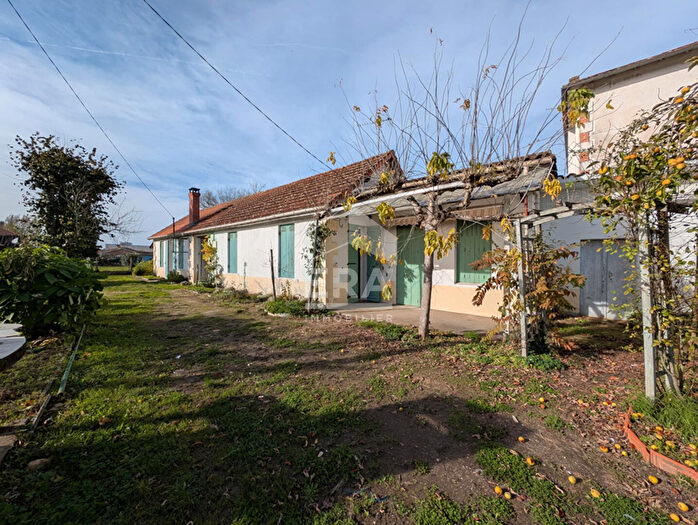 Maison à vendre - Montpon-Ménestérol - 5 pièces - 2 chambres