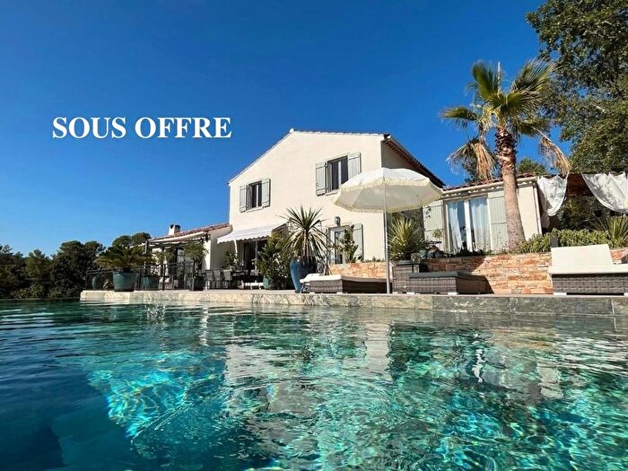 Maison à vendre - Mougins, Centre-ville, Village, Tournamy, Le Val de Mougins - 5 pièces - 3 chambres