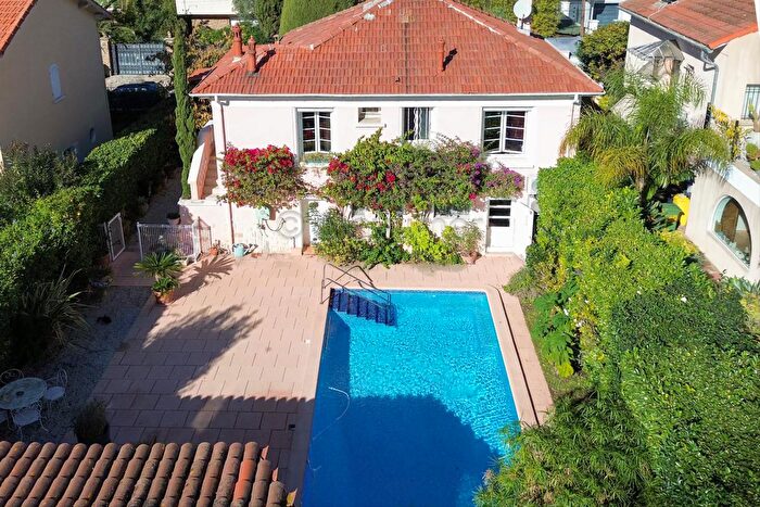 Maison à vendre - Marseille e  - 6 pièces - 4 chambres