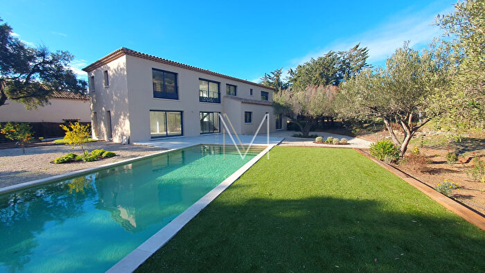 Maison à vendre - Le Plan-de-la-Tour - 6 pièces - 5 chambres