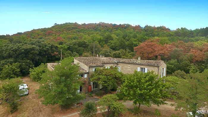 Maison à vendre - Grignan - 17 pièces - 5 chambres