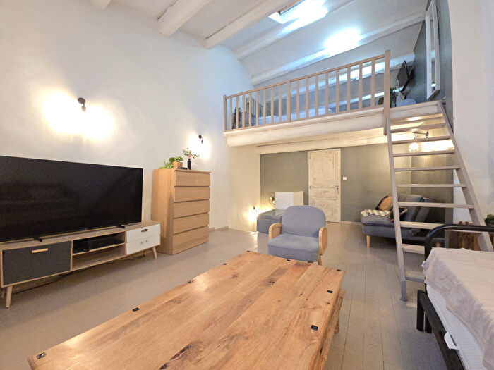 Maison à louer - Avignon, Carmes, Carreterie, Université - 2 pièces - 1 chambre