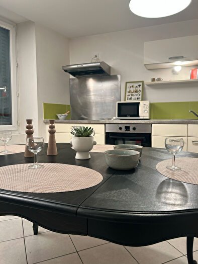 Appartement à louer - Romans-sur-Isère - 4 pièces - 3 chambres