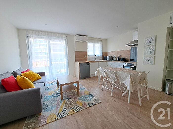 Appartement à louer - Antibes, Antibes-les-Pins, Trianon, Le Fournel, Peyregoue - 3 pièces - 2 chambres