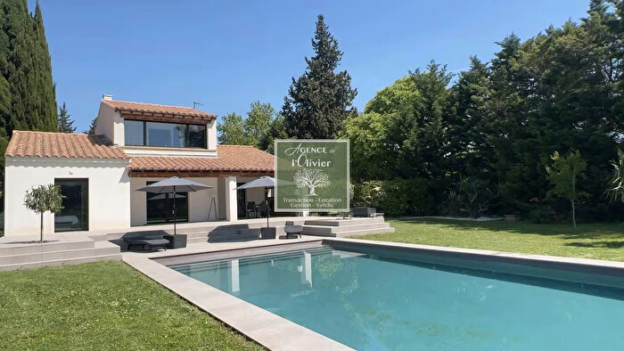 Saint-Étienne-du-Grès : Maison 5 pièces à vendre