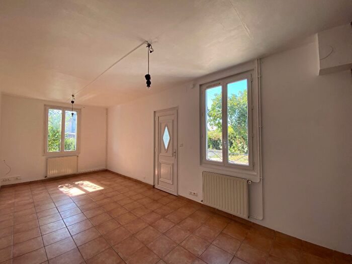 Maison à louer - Saint-Jean-de-la-Ruelle, Gambetta, Madeleine, Dix Arpents, Clos Neuf - 3 pièces - 2 chambres