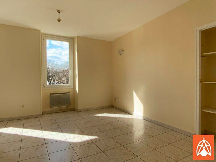 Centre Ville, Salon-de-Provence : Appartement 1 pièce à louer