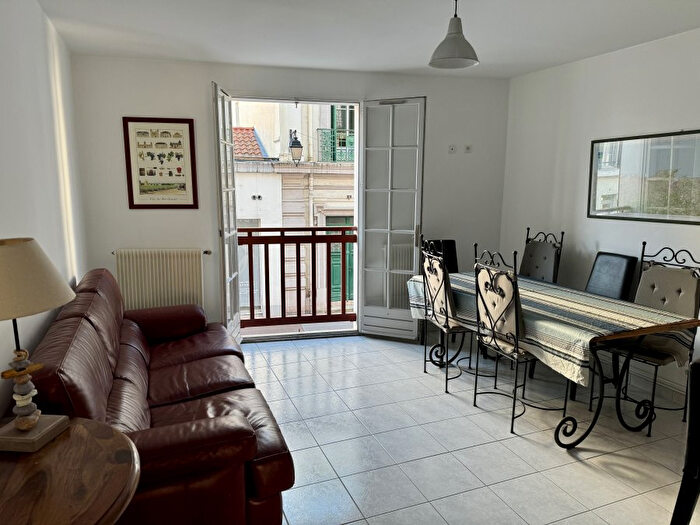 Appartement à vendre - Saint-Jean-de-Luz, Centre-ville - 3 pièces - 2 chambres
