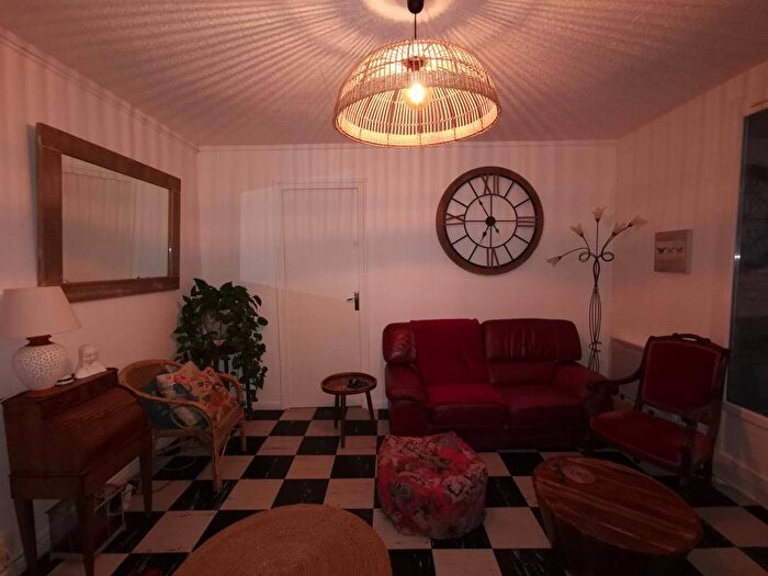 Appartement à louer - Beaurepaire - 4 pièces - 3 chambres