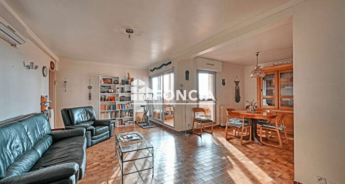 Appartement à vendre - Uzès - 4 pièces - 3 chambres