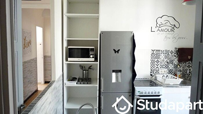 Appartement à louer - Saint Roch, Toulon - 1 pièce - 3 chambres