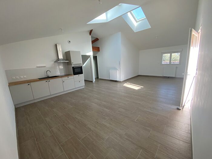 Appartement à louer - Arveyres - 4 pièces - 3 chambres