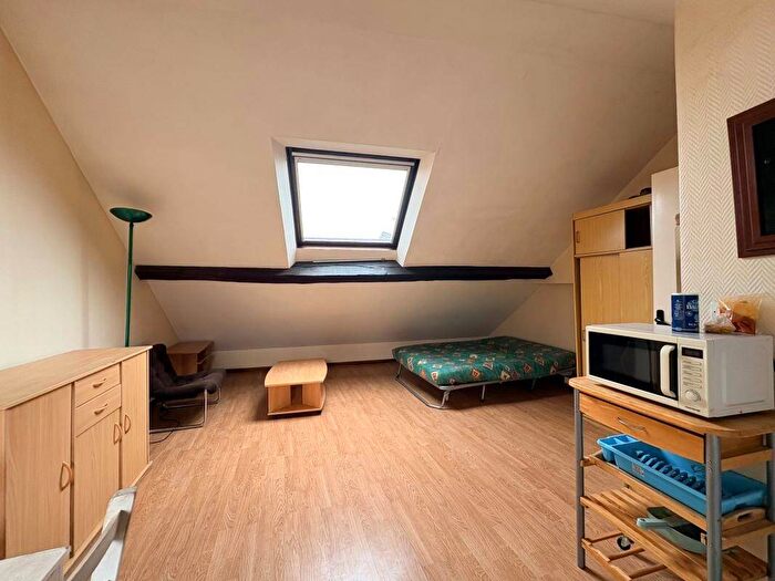 Appartement à louer - Plateau, Laon - 1 pièce