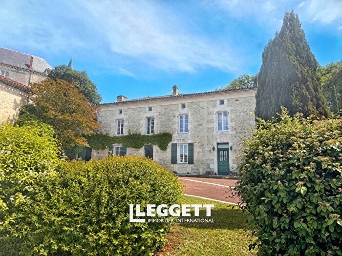 Maison 10 pièces à vendre à Mouthiers-sur-Boëme