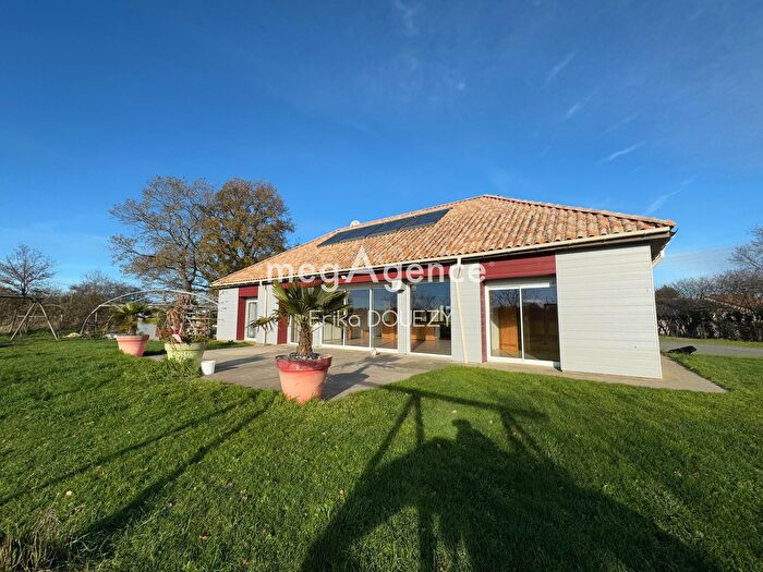 Maison à vendre - Yzernay - 5 pièces - 3 chambres